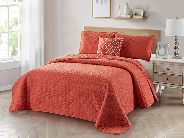 4-Piece Quilt Set with Embroidered Pillow (Coral-Full/Queen) | StackSocial